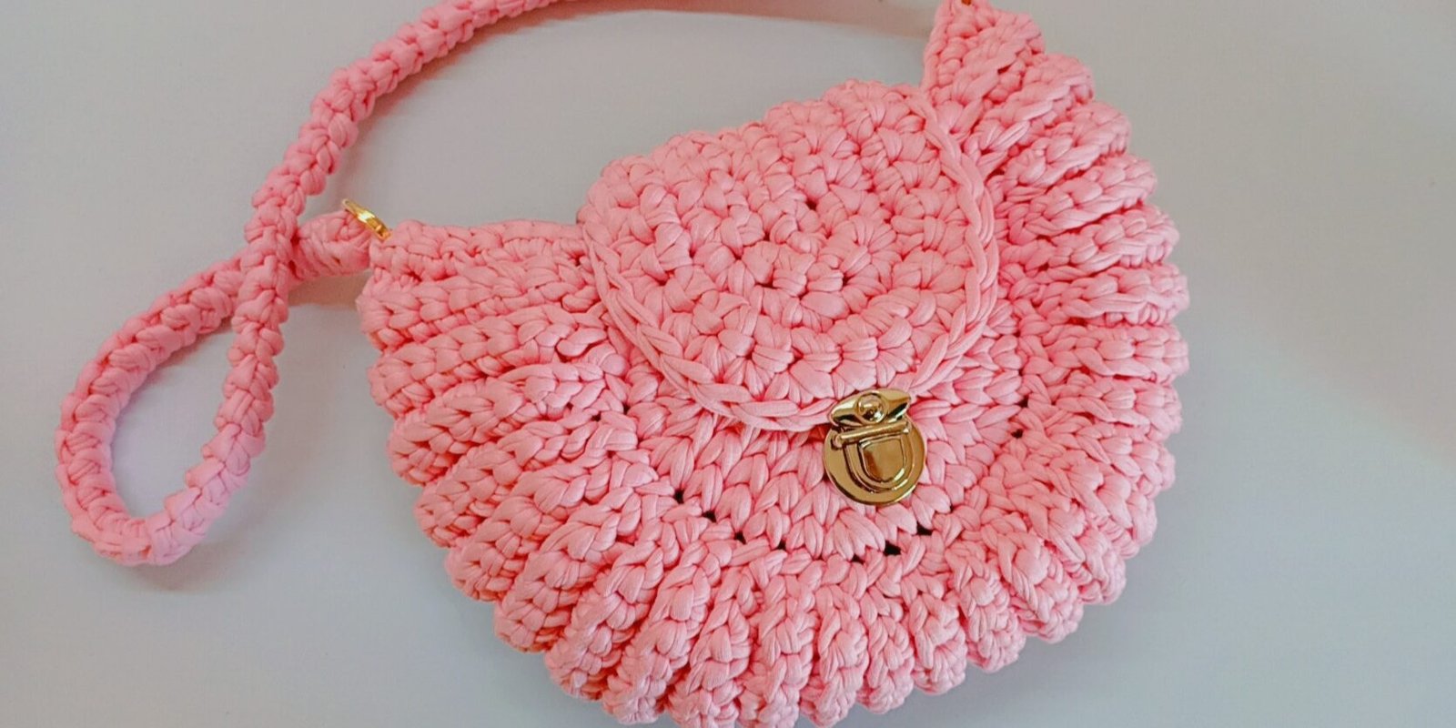 How to Crochet a Shell Bag – Free Pattern